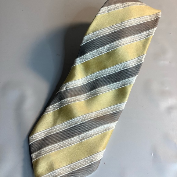 donald trump | Accessories | Donald J Trump Signature Collection Yellow ...